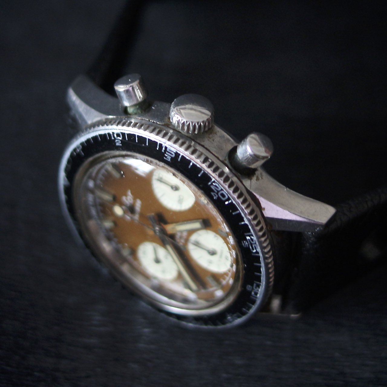 Difor Landeron 349 : un pingouin sous les Tropiques – Chronographes